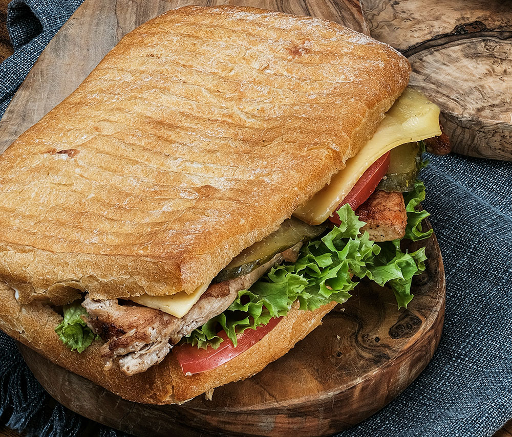 Հավով Չաբատա սենդվիչ Cinnabon